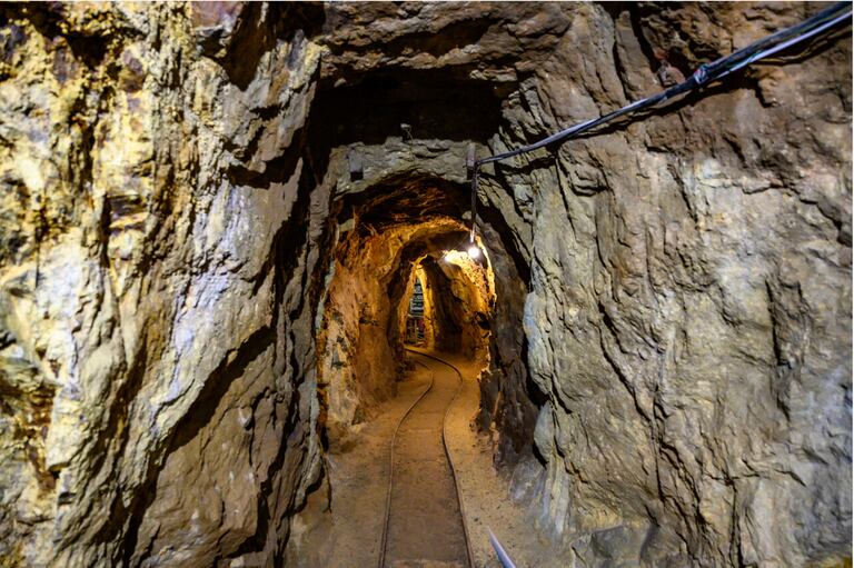 Colorado Mine Tour Gone Wrong Strands 12 People 1,000 Feet Underground