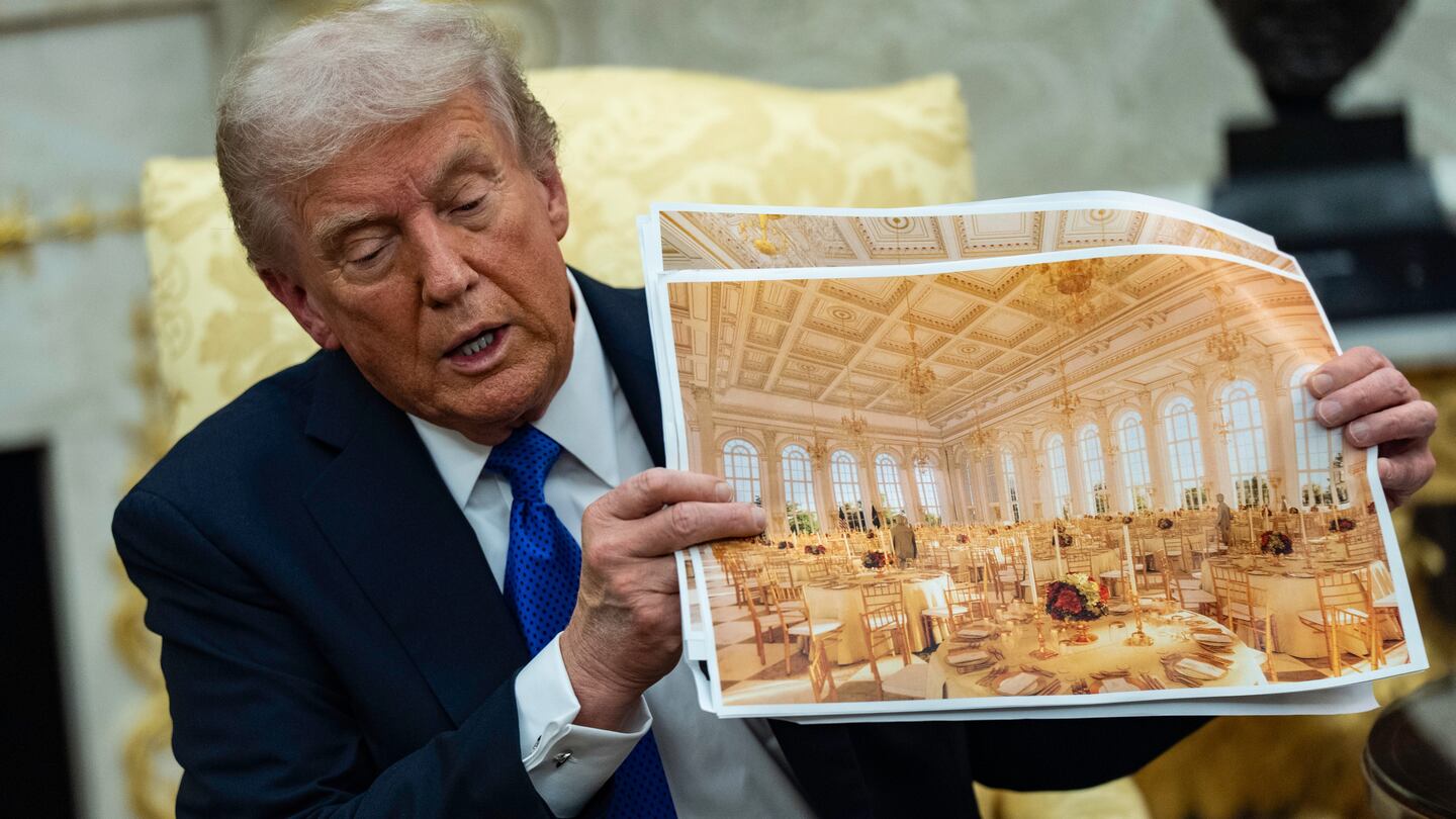 Trump, 79, Feuds With His White House Ballroom Architect Over Bonkers ...