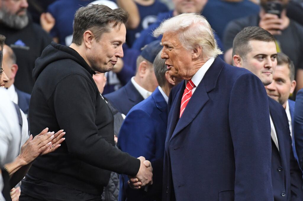Elon Musk’s AI Chatbot Grok Thinks Trump’s Hilarious ‘Fat’ Businessman ...