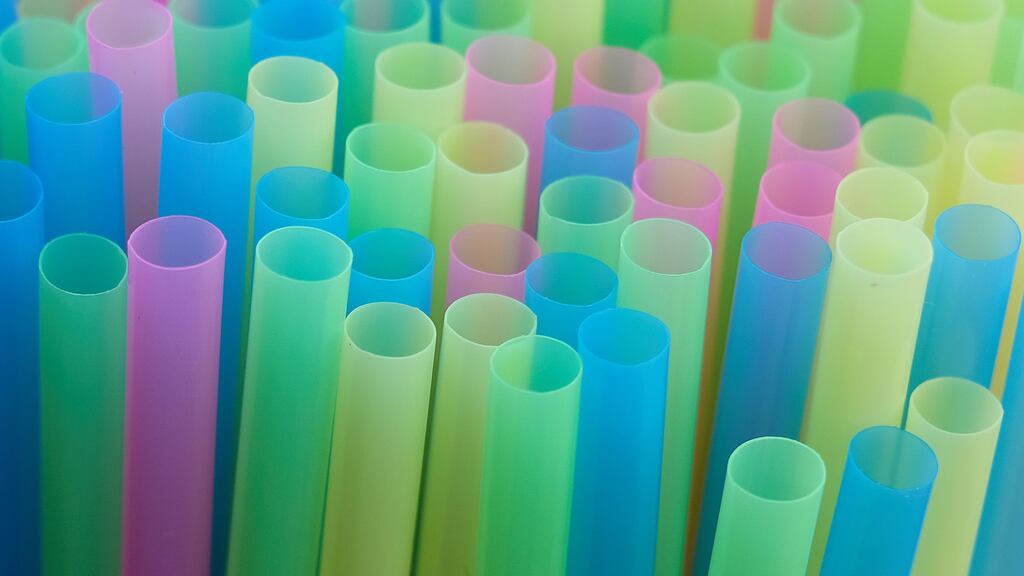 Plastic-Loving Trump Re-Ignites Paper Straw Hate in Latest Executive ...